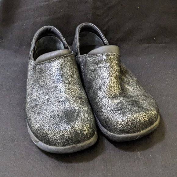Mozo | Shoes | Mozo Forza 3729 Leather Slip On Clogs Sz 9 | Poshmark